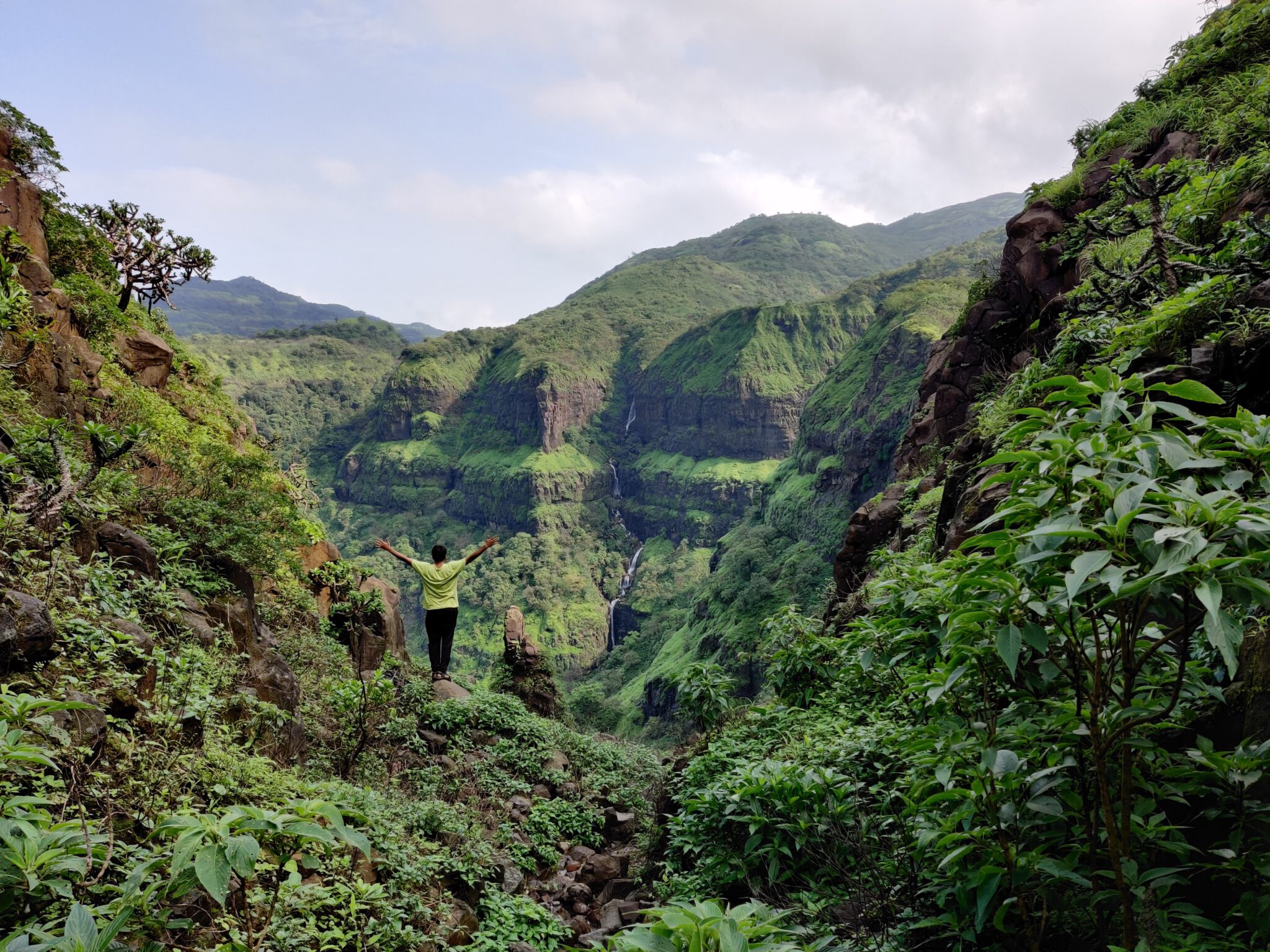 Complete Information to trek Lingya ghat waterfall from Pune and Mumbai ...