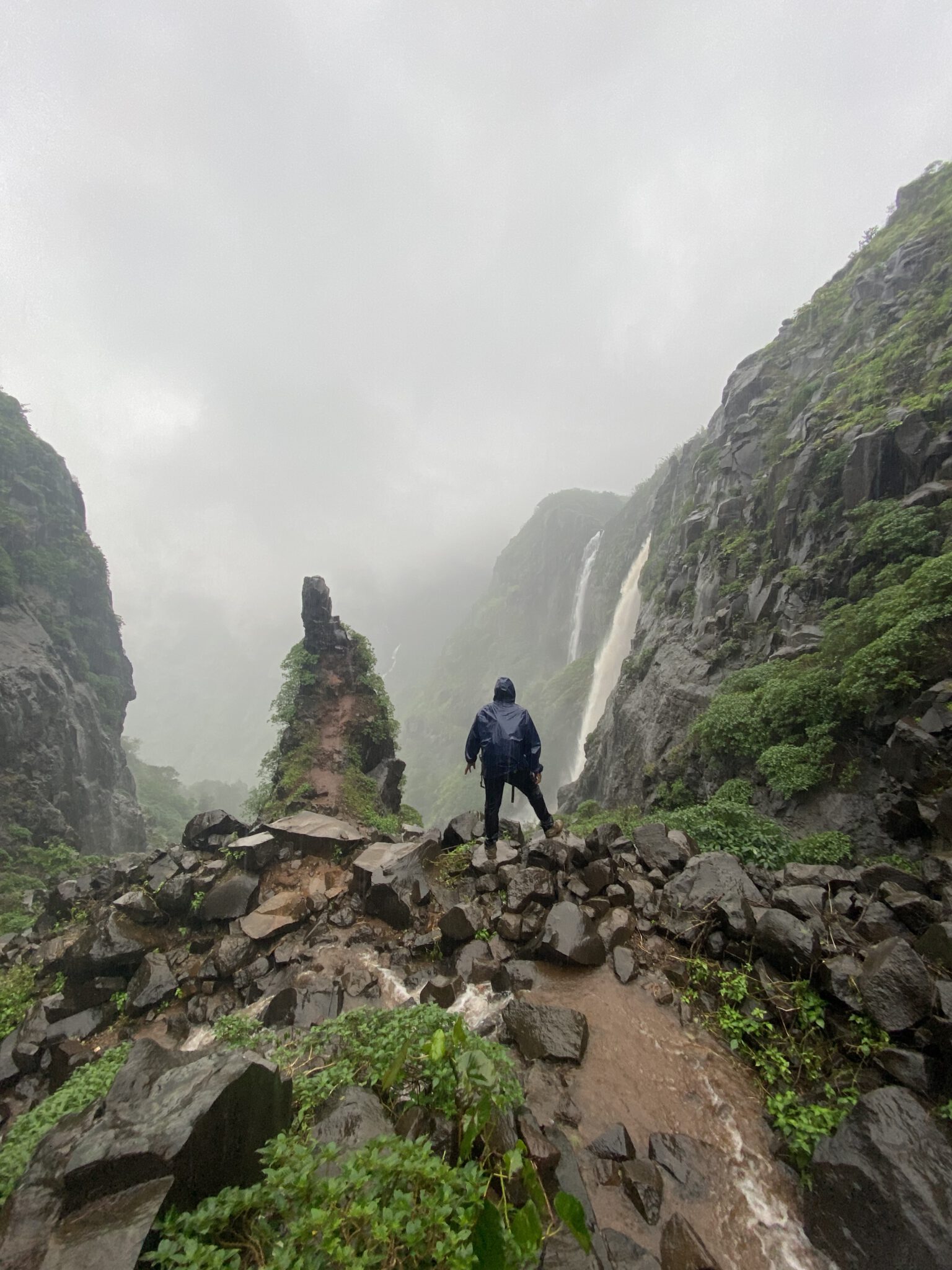 Complete Information to trek Lingya ghat waterfall from Pune and Mumbai ...